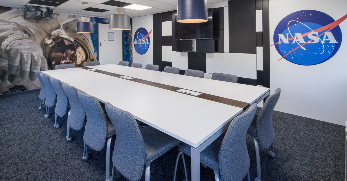 NASA Meeting Room at DeskLodge (16 people)